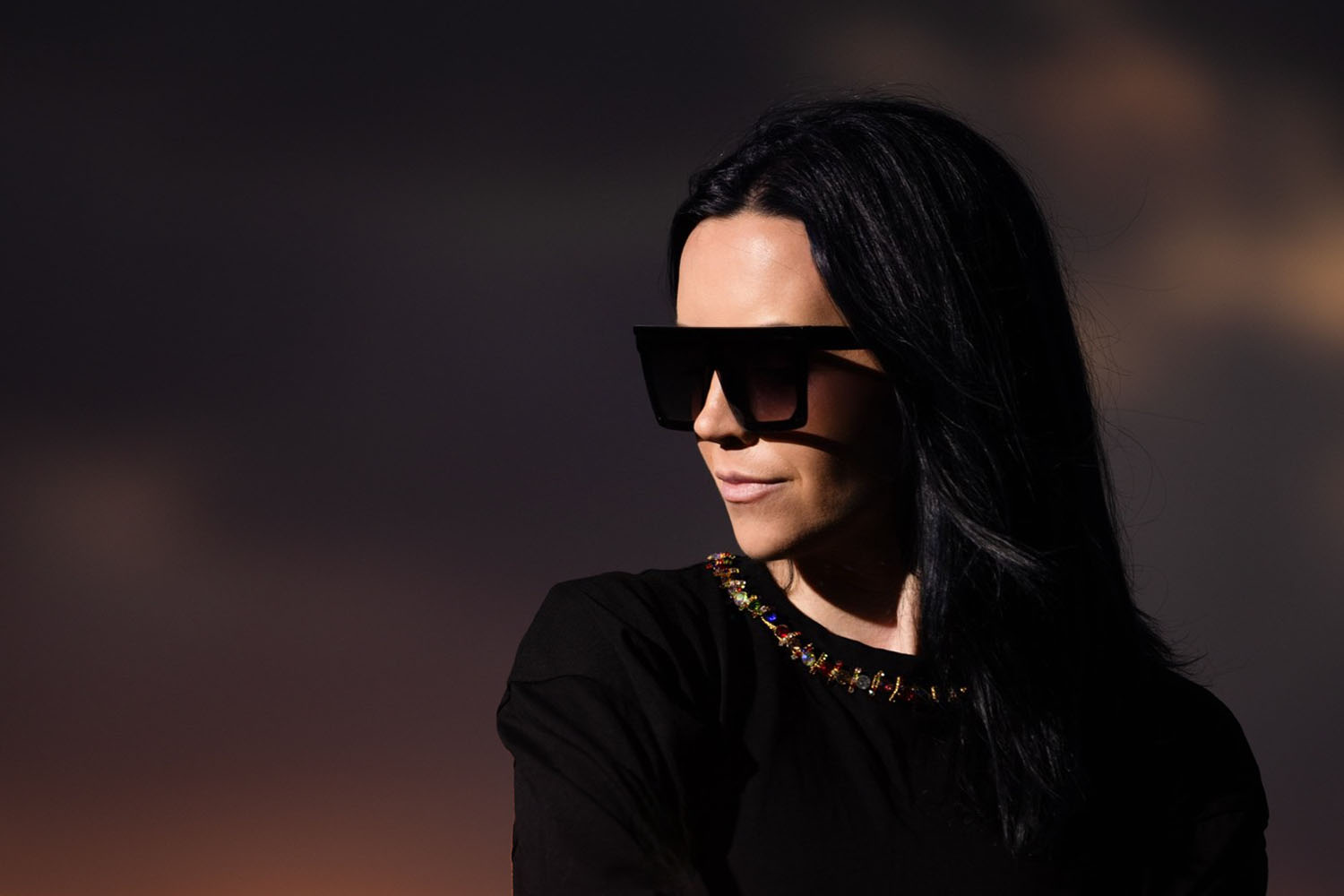 Janika Tenn Shares New Single ‘Going Down,’ Inspired by 90s Club Culture